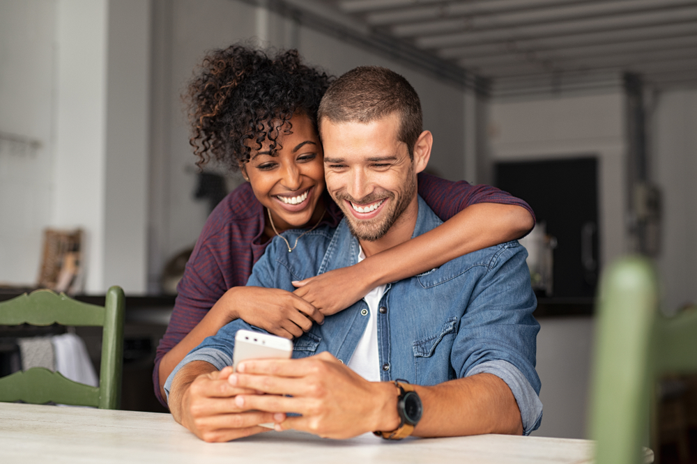 Dating In Your 20s: Best Dating Apps For Young Adults, Updated 2025
